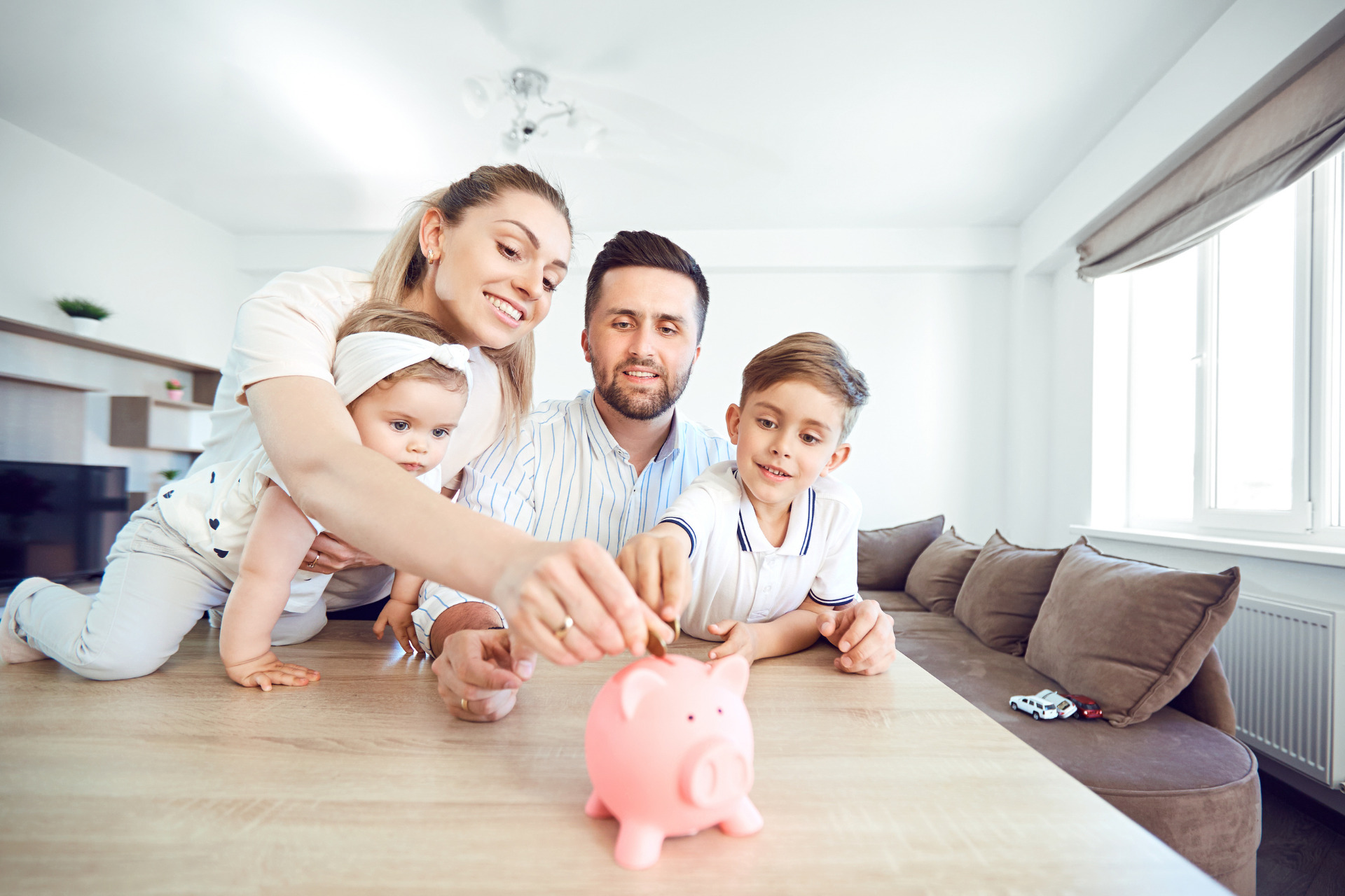 Financiële opvoeding: zo leer je je kind goed met geld omgaan - Finance ...